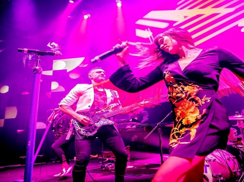 Top 5 Live Bands for Hire in the UK - FREE booking guide available